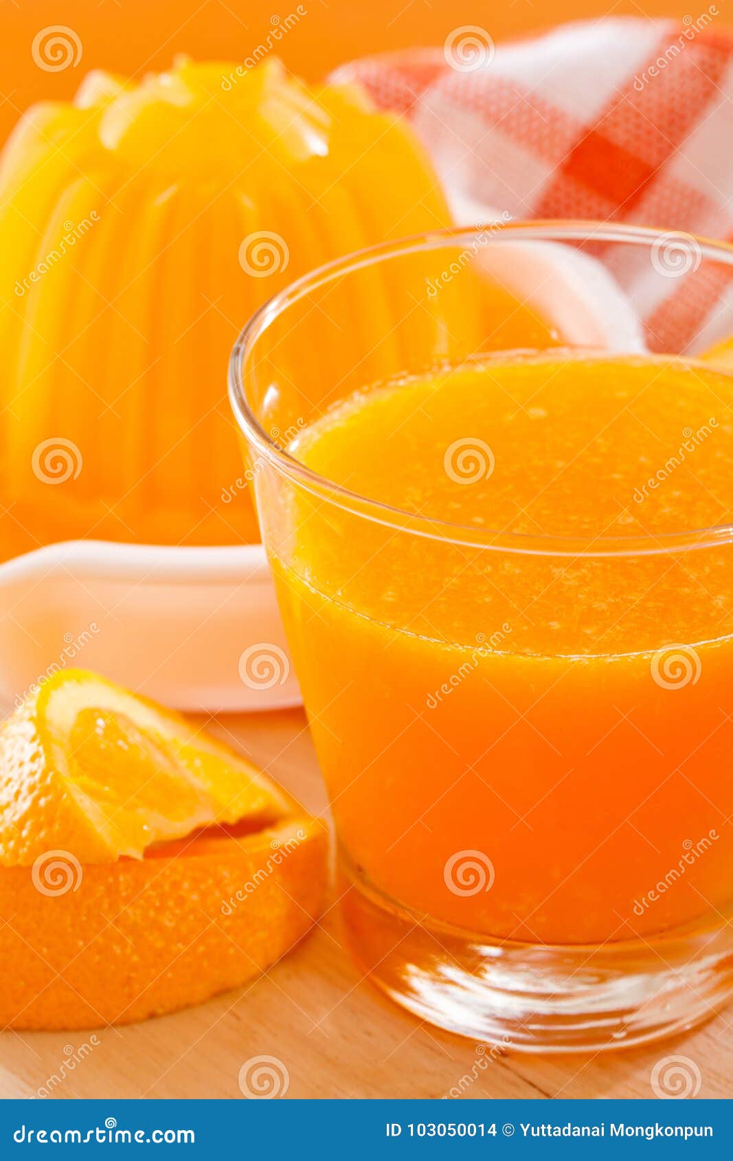 Jus d'orange photo stock. Image du orange, organique - 103050014