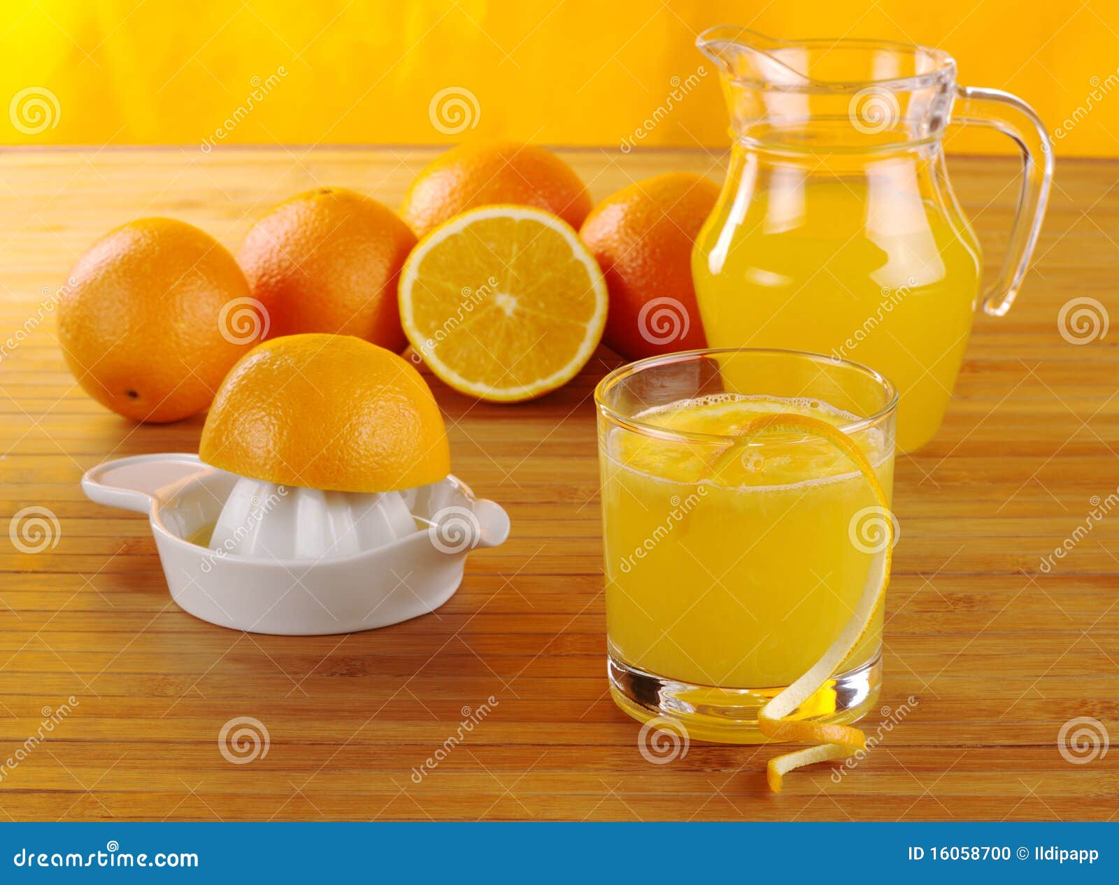 Jus d'orange frais photo stock. Image du choc, sélecteur - 16058700