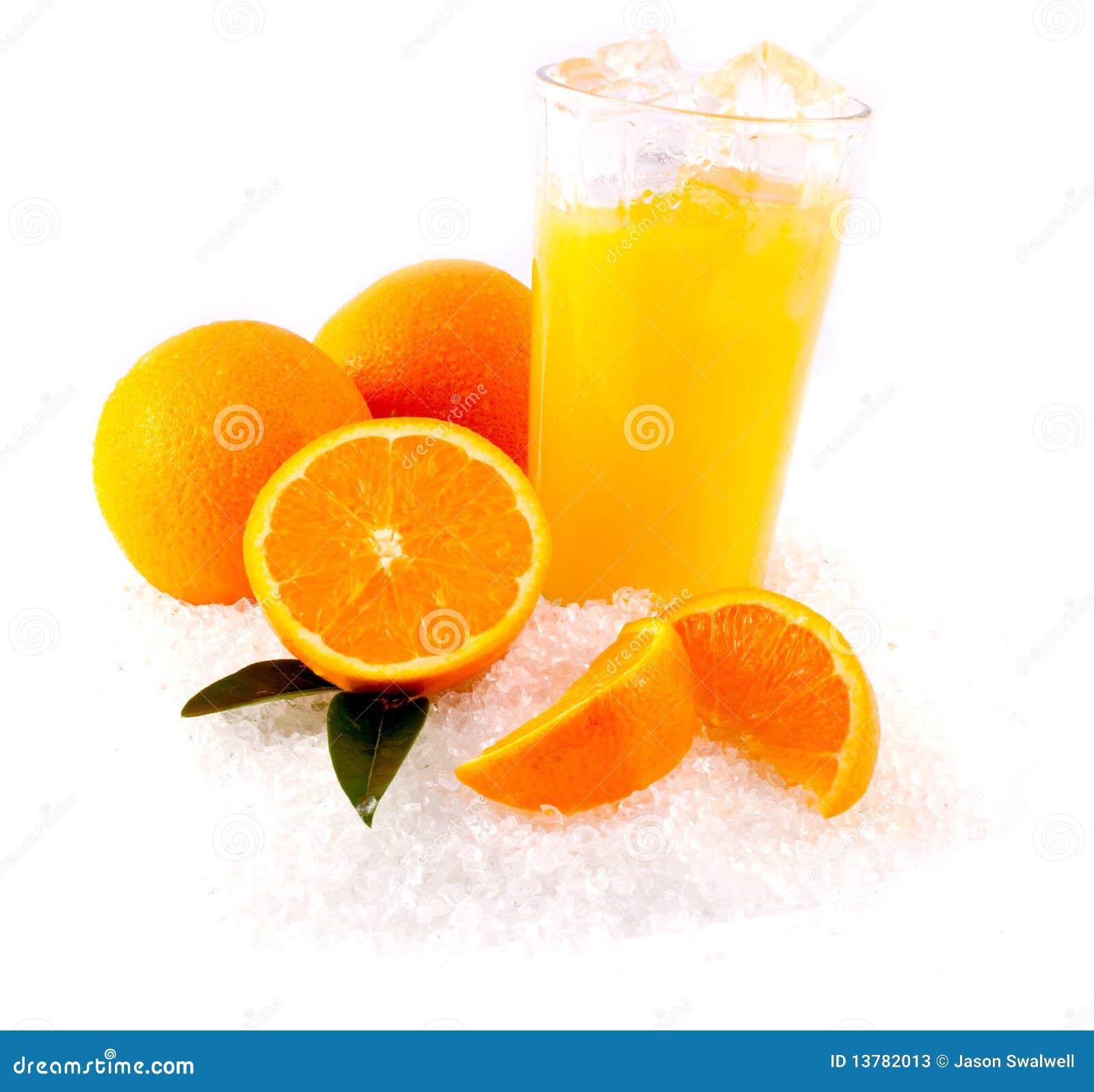 Jus d'orange op Ijs stock afbeelding. Image of helder - 13782013