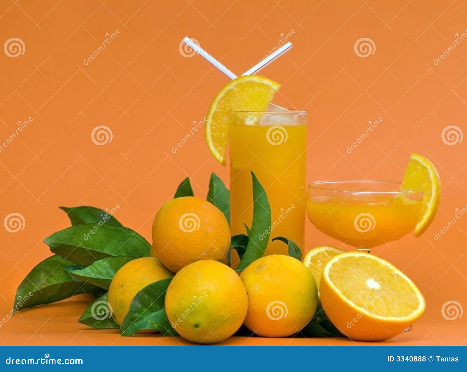 Jus d'orange sur l'orange photo stock. Image du vitamine - 3340888