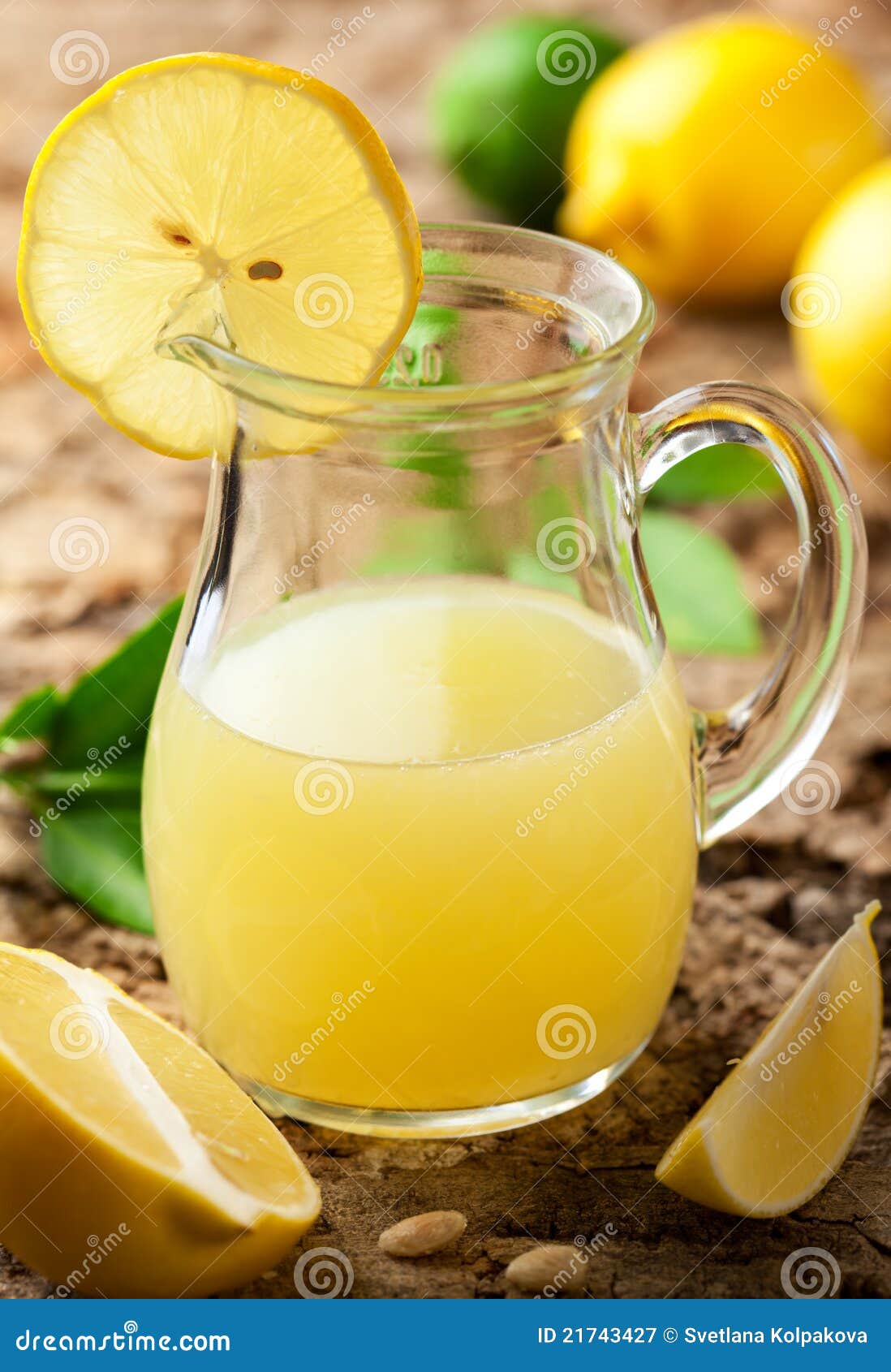 Jus de citron image stock. Image du coupure, verticale - 21743427