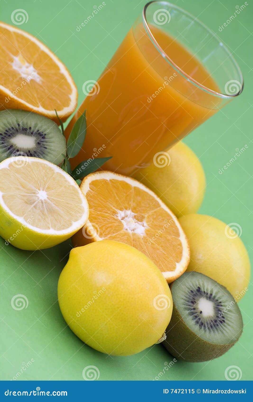 Jus de fruit image stock. Image du délicieux, citron, kiwi - 7472115