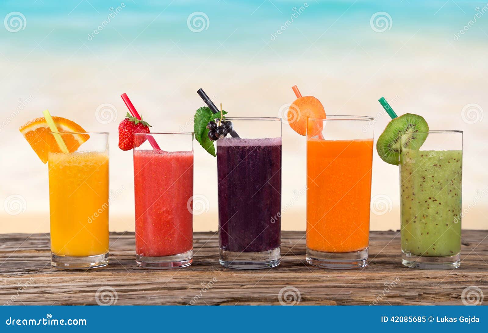 Jus de fruit frais image stock. Image du orange, kiwi - 42085685