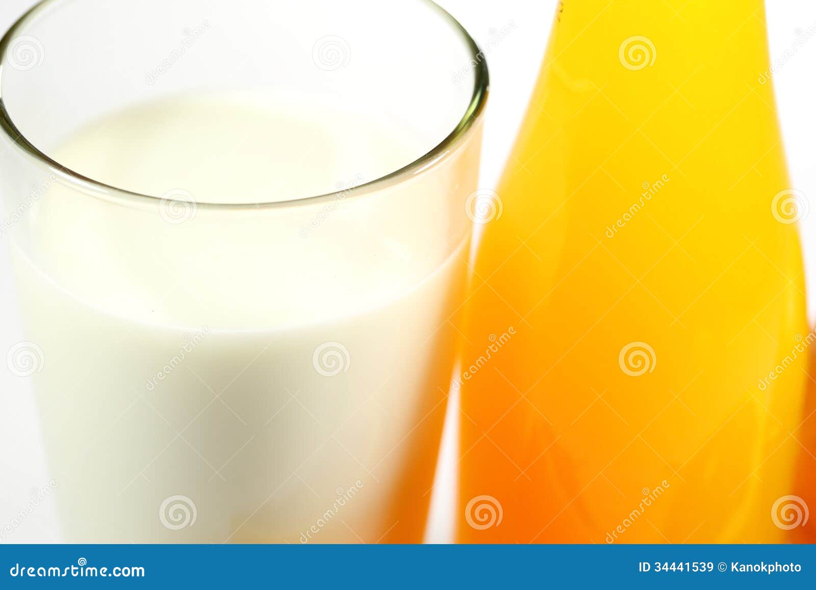 Jus de lait et d'orange image stock. Image du pillule - 34441539