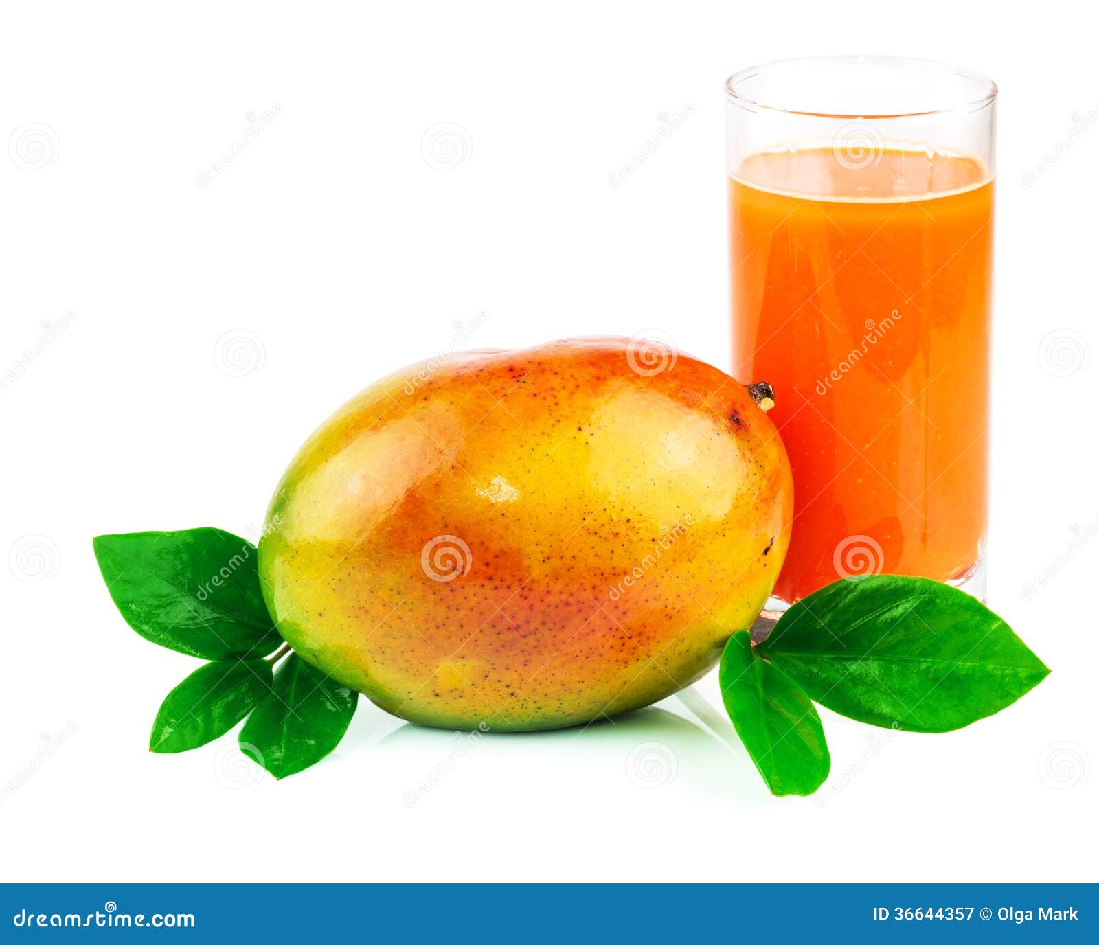 Jus De Mangue Avec Le Fruit De Mangue Avec Des Feuilles Image stock ...