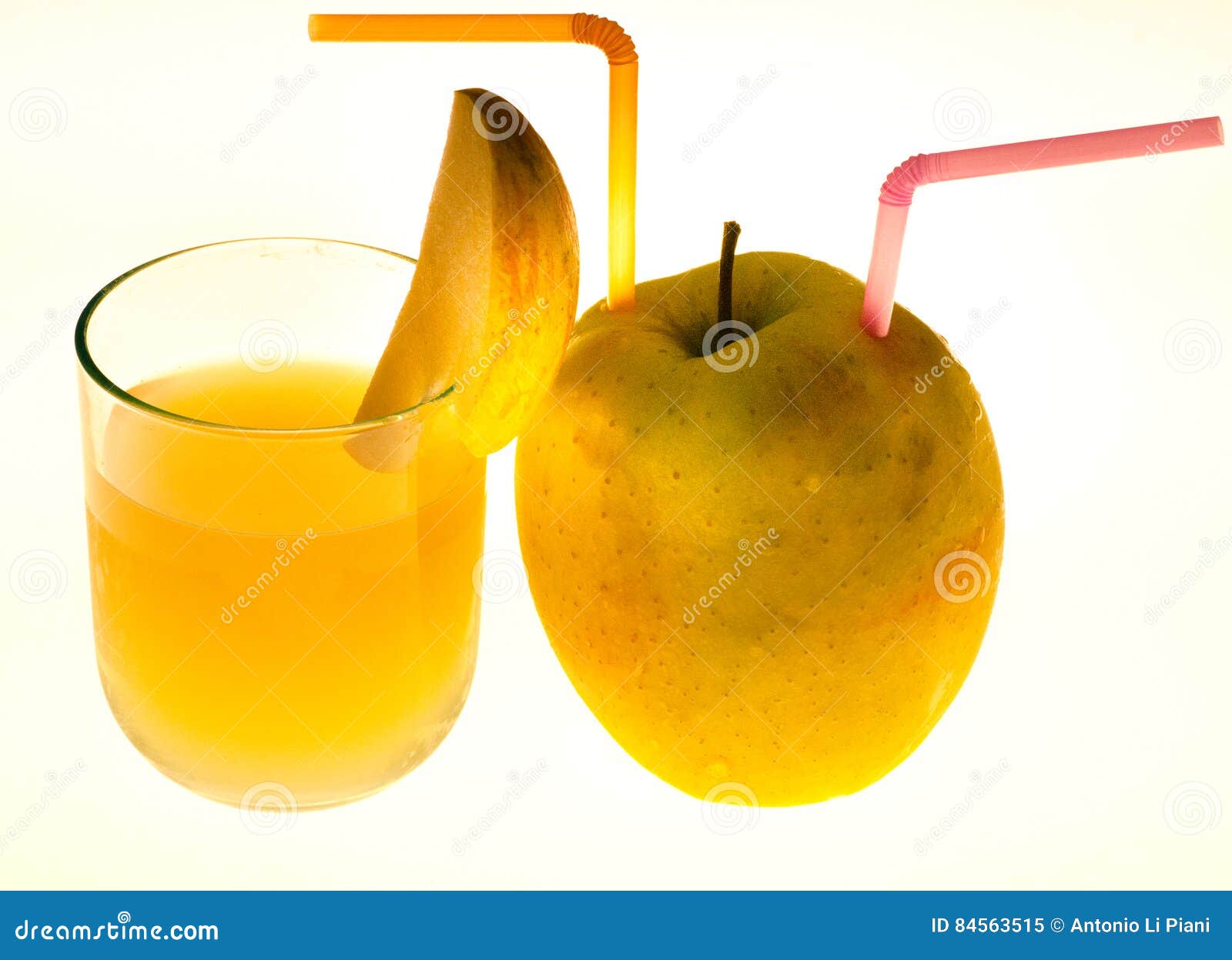 Jus De Pomme Avec Verre Et Paille Image stock - Image du verrerie ...