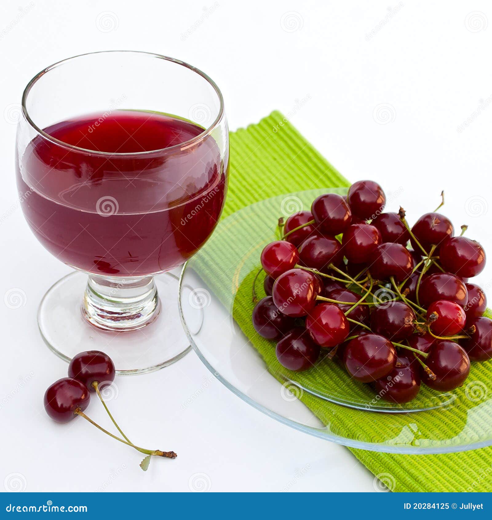 Jus frais de cerise image stock. Image du jardin, régime - 20284125