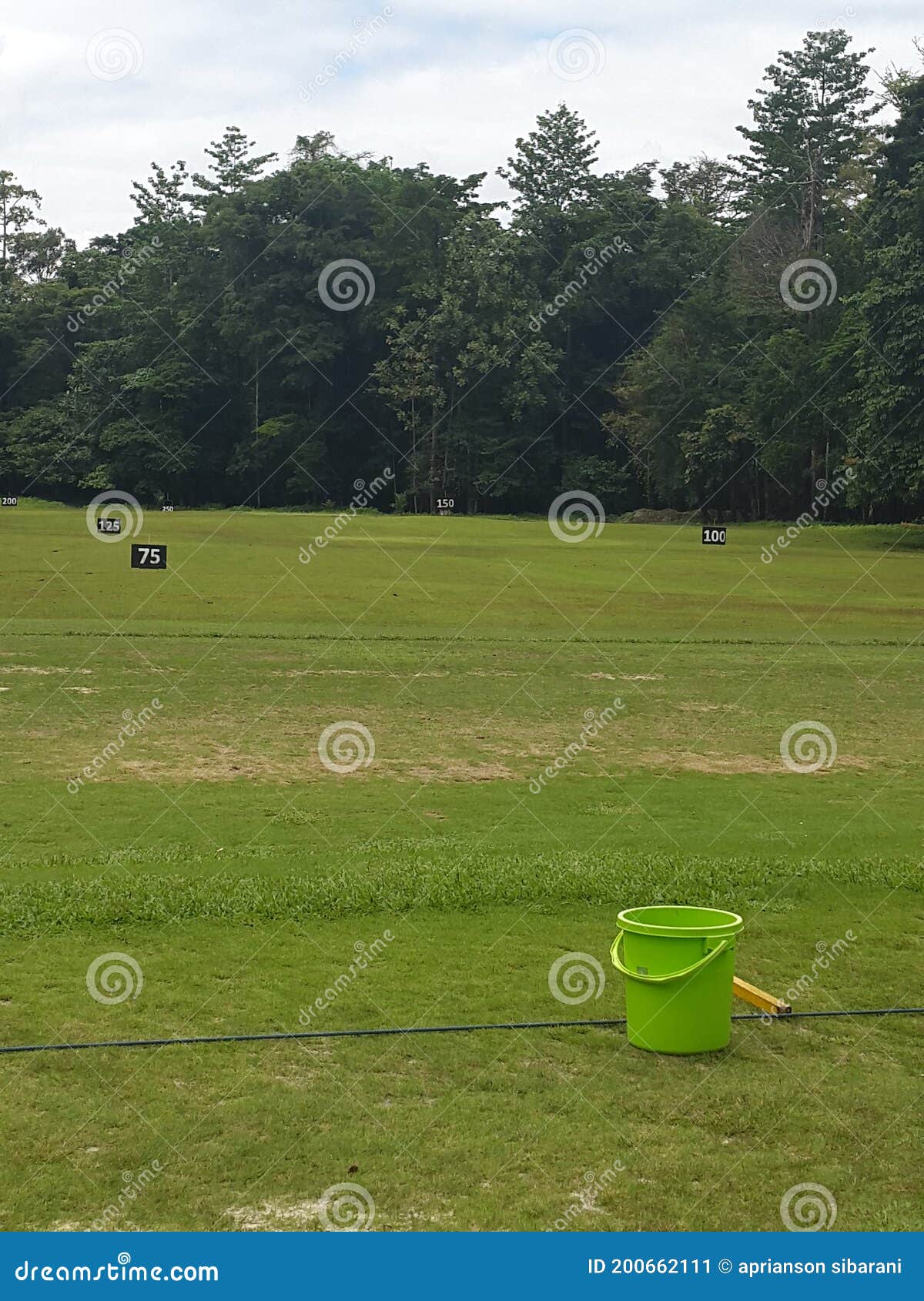 Empty Golfers on the Golf Course Stock Image - Image of golf, distance ...