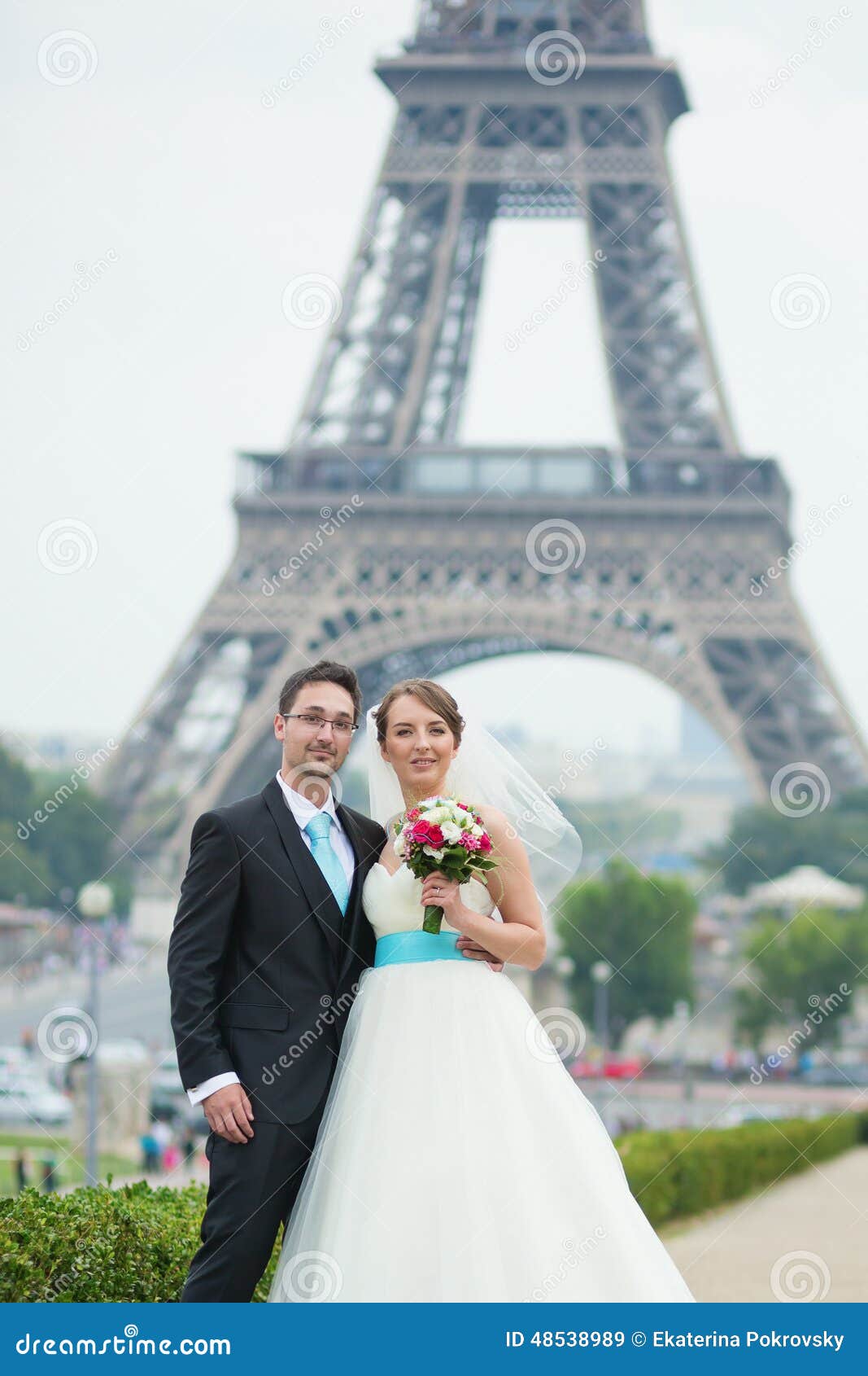 Just Married Couple in Paris Near Stock Image - Image of french ...