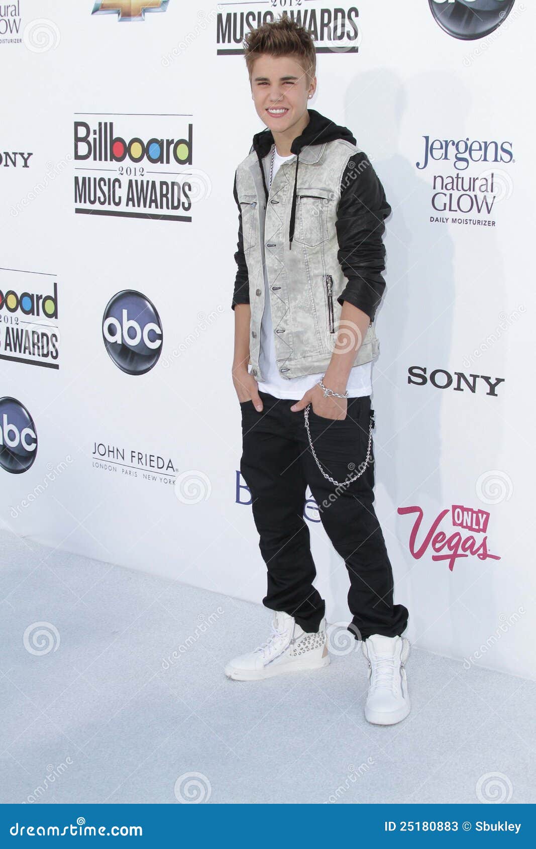 Justin Bieber editorial stock photo. Image of arrivals - 25180883