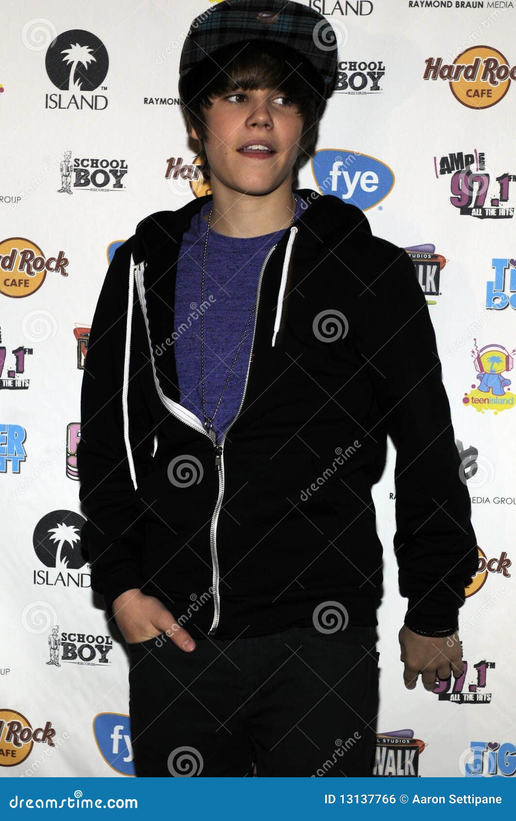 Justin Bieber Appearing Live. Editorial Photo - Image of lonely ...