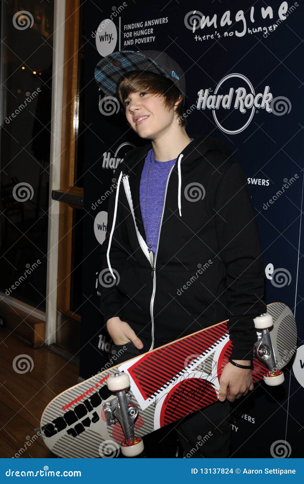 Justin Bieber Appearing Live. Editorial Stock Image - Image of records ...