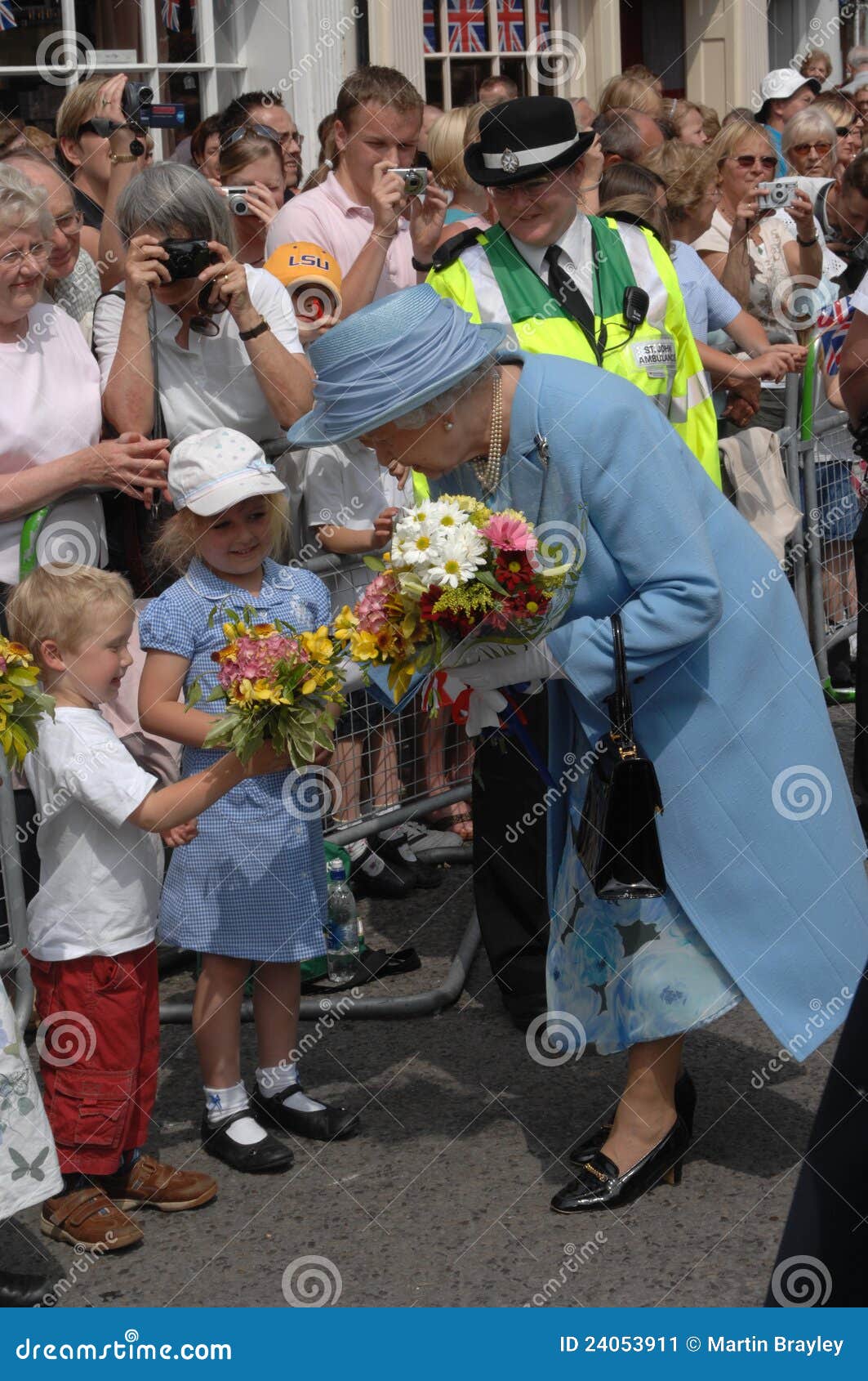 Königin Elizabeth Und Kinder Redaktionelles Foto - Bild von elisabeth ...