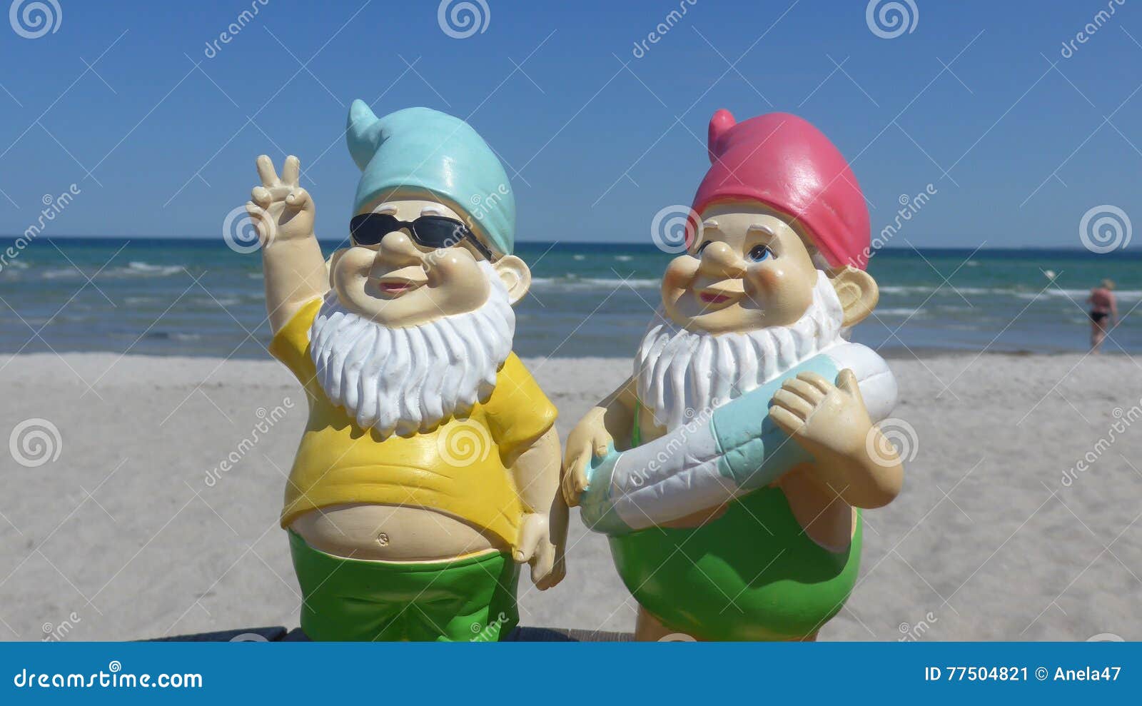 Küste mit zwei Zwergen stockbild. Bild von mythologie - 77504821