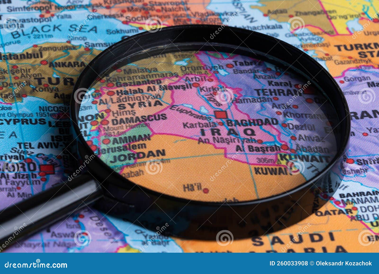 Kaart Van Irak Door Vergrootglas. Stock Foto - Image of atlas, irak ...