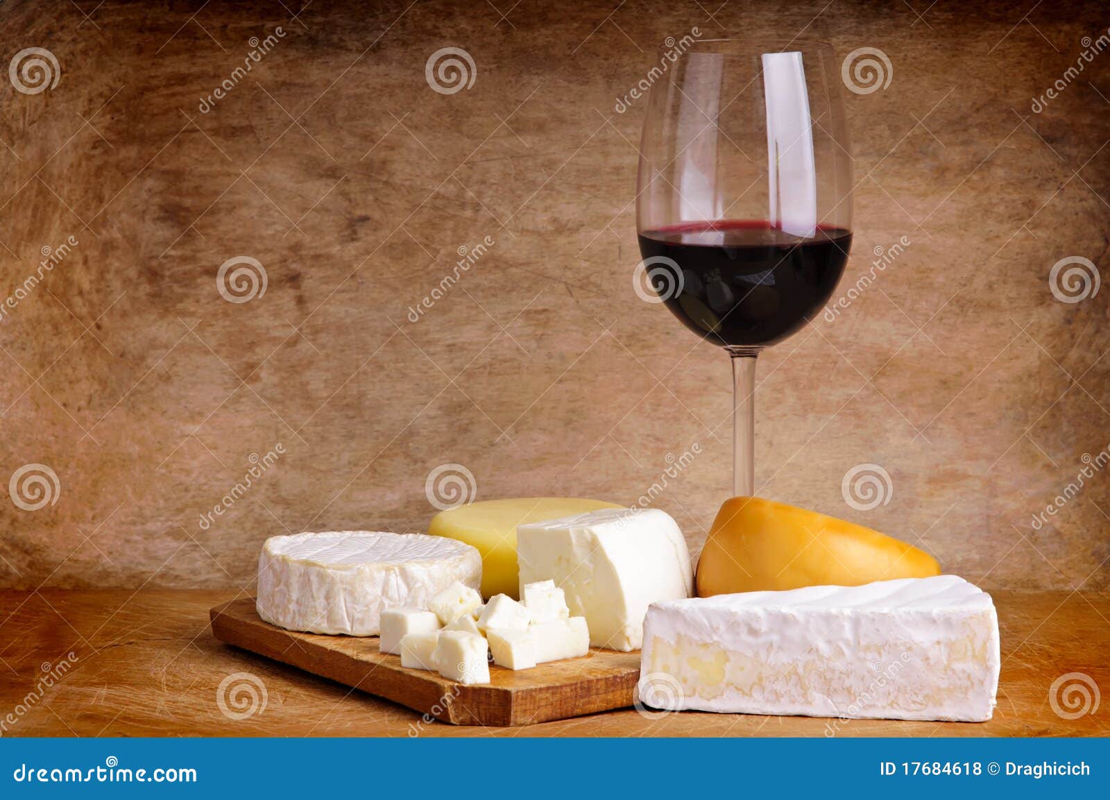 Kaas en wijn stock foto. Image of alcohol, product, cheddar - 17684618