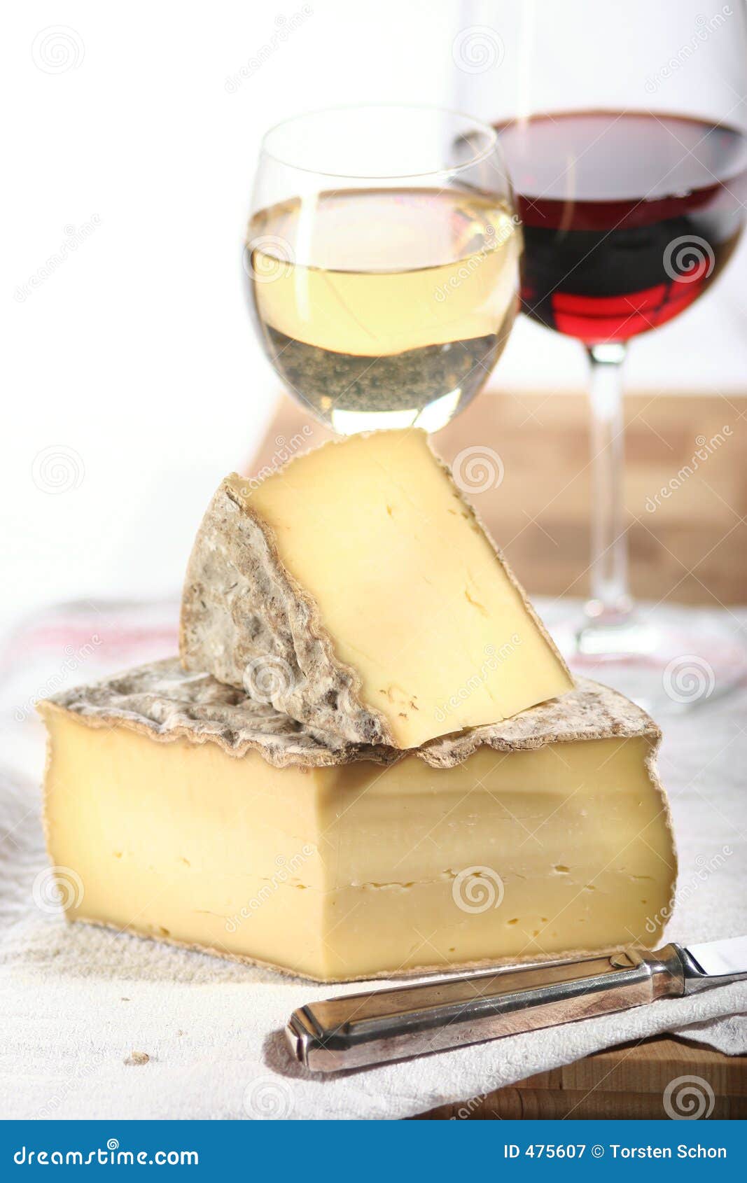 Kaas en wijn stock afbeelding. Image of kleurrijk, aroma - 475607