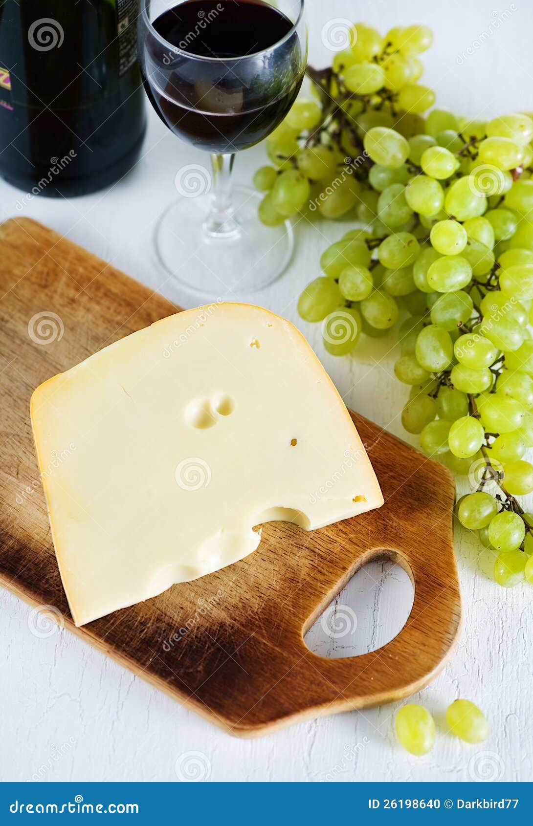 Kaas, wijn en druif stock foto. Image of voedsel, glas - 26198640