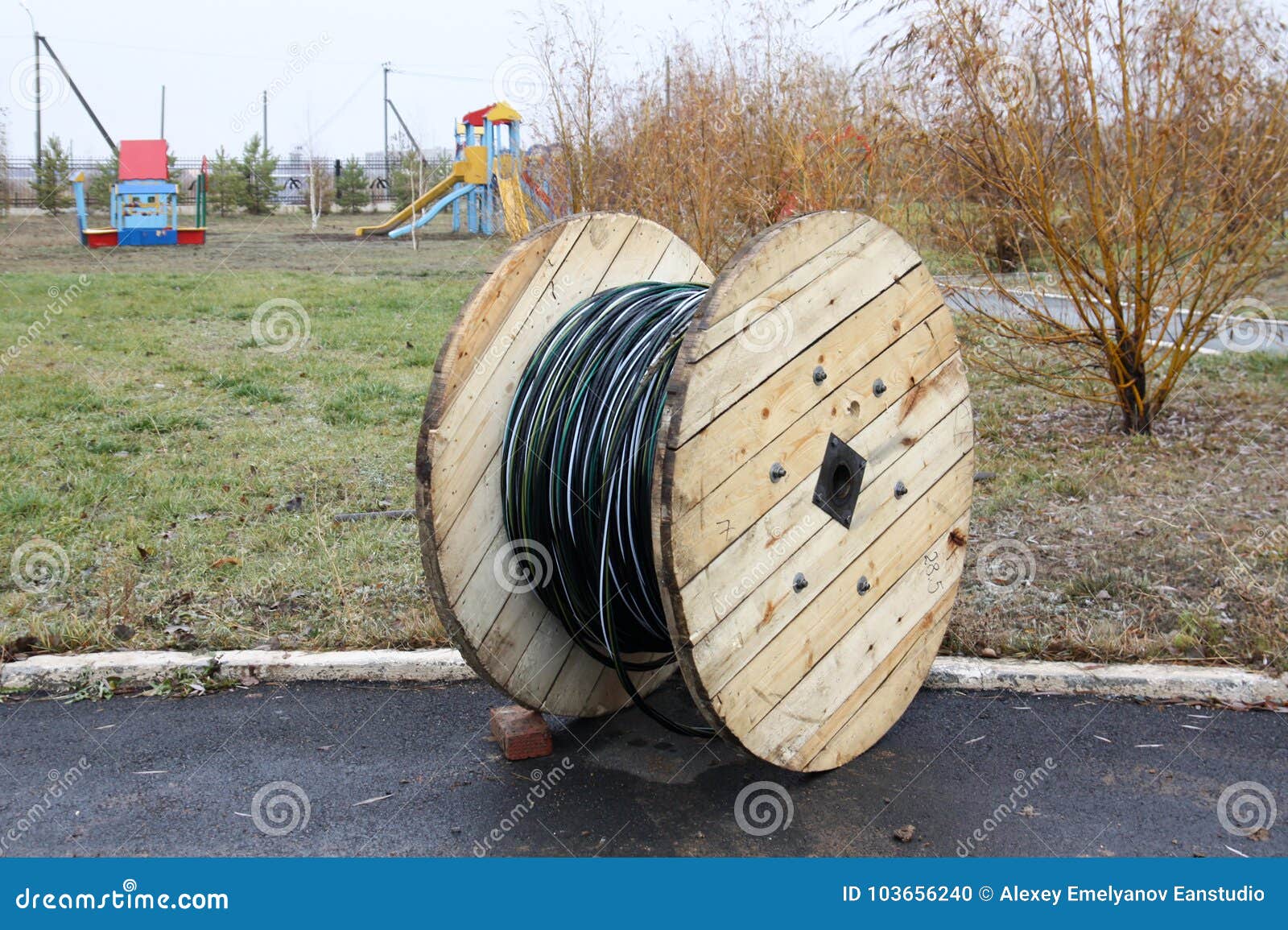 Kabelrol stock foto. Image of kromming, streng, elektro - 103656240