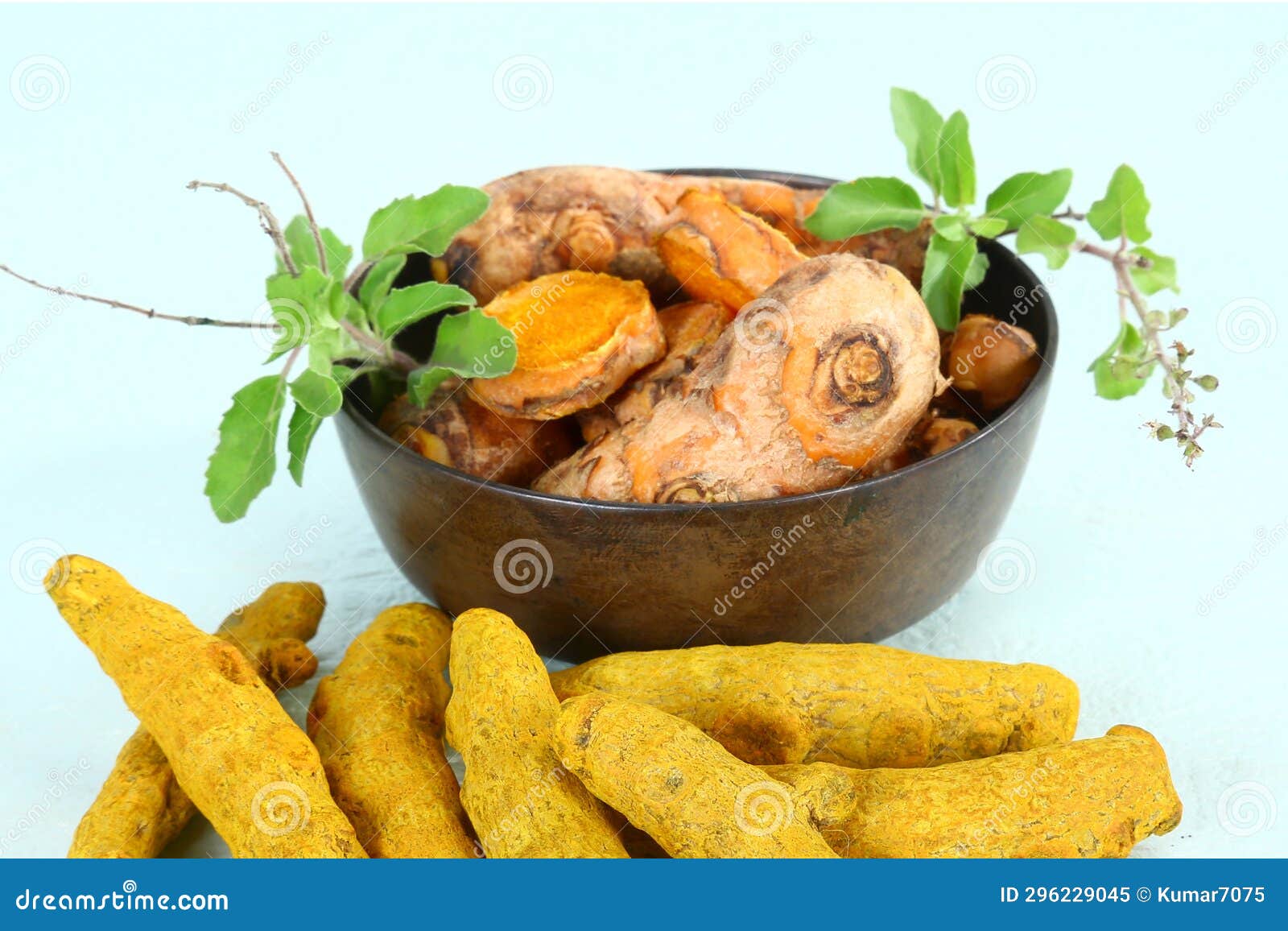 Kacchi Haldi or Raw Turmeric, Indian Spice Stock Image - Image of hldee ...