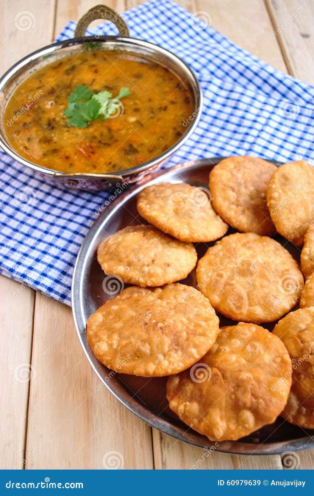 Kachori和aloo sabji 库存图片. 图片 包括有 é…¥è„†, å†·é¢¤, å ƒ, ç±»ä¼¼ - 60979639