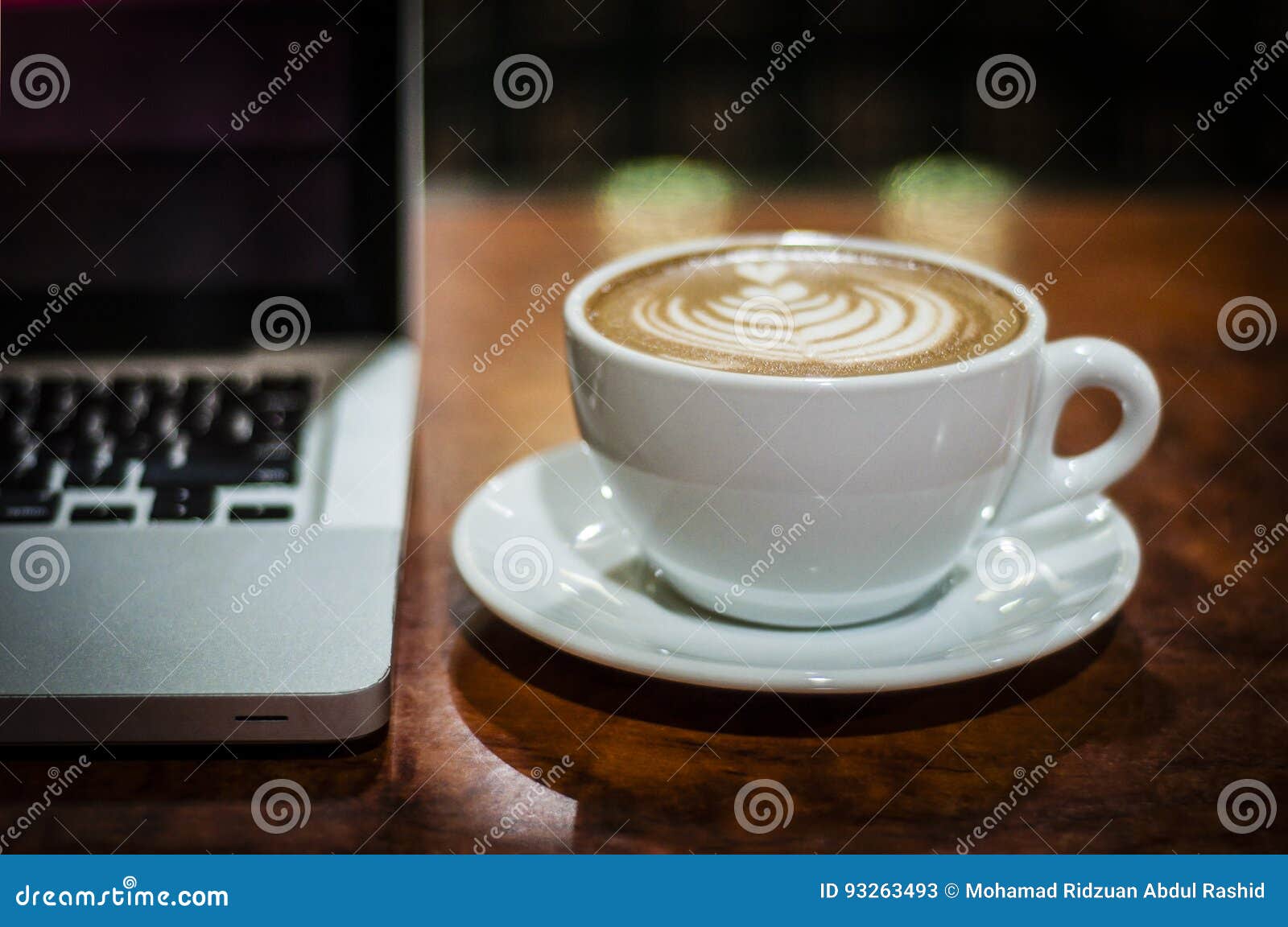 Kaffe i kopp fotografering för bildbyråer. Bild av choklad - 93263493