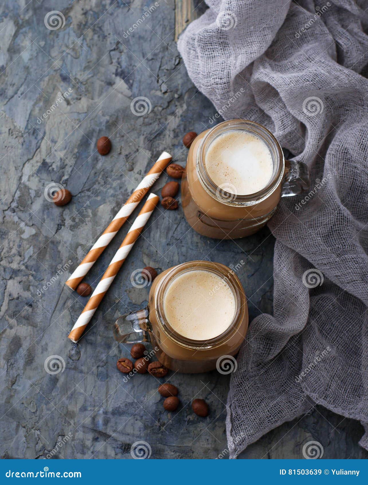 Kaffee mit Milch im Glas stockbild. Bild von glas, mokka - 81503639
