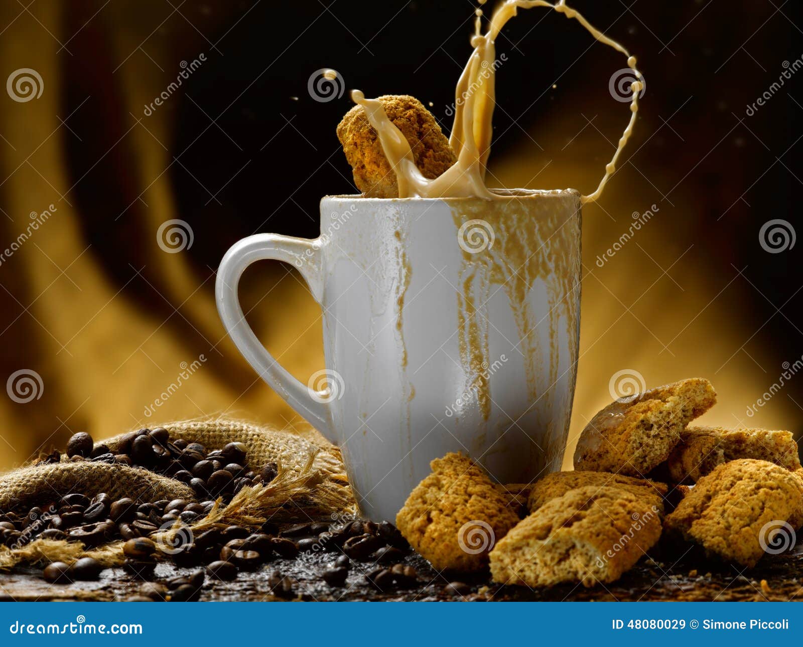 Kaffee und Milch stockbild. Bild von boden, aromatisch - 48080029