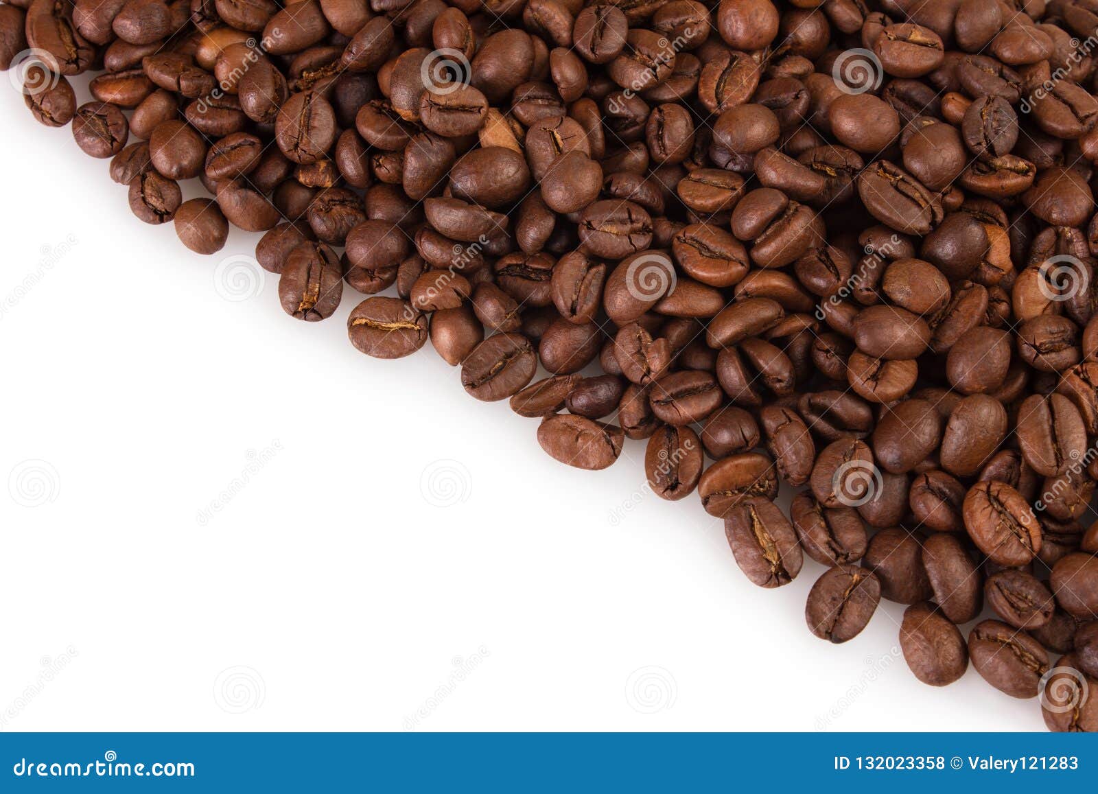 Kaffeebohnen Auf Weißem Hintergrund Stockfoto - Bild von getrocknet ...