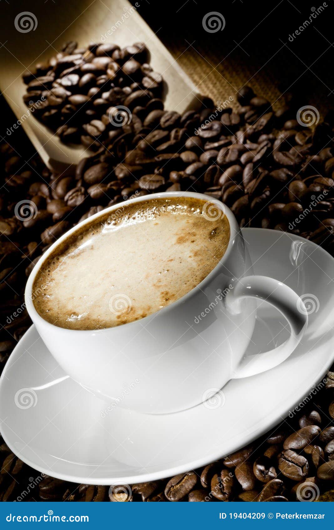 Kaffeetasse stockbild. Bild von getreide, frisch, braten - 19404209