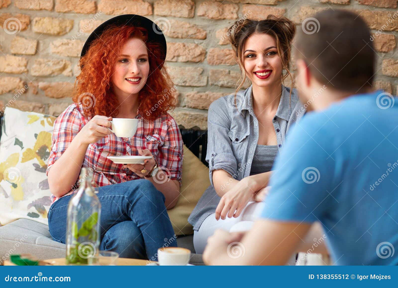 Kaffetid i kafeteria arkivfoto. Bild av dricka, februari - 138355512