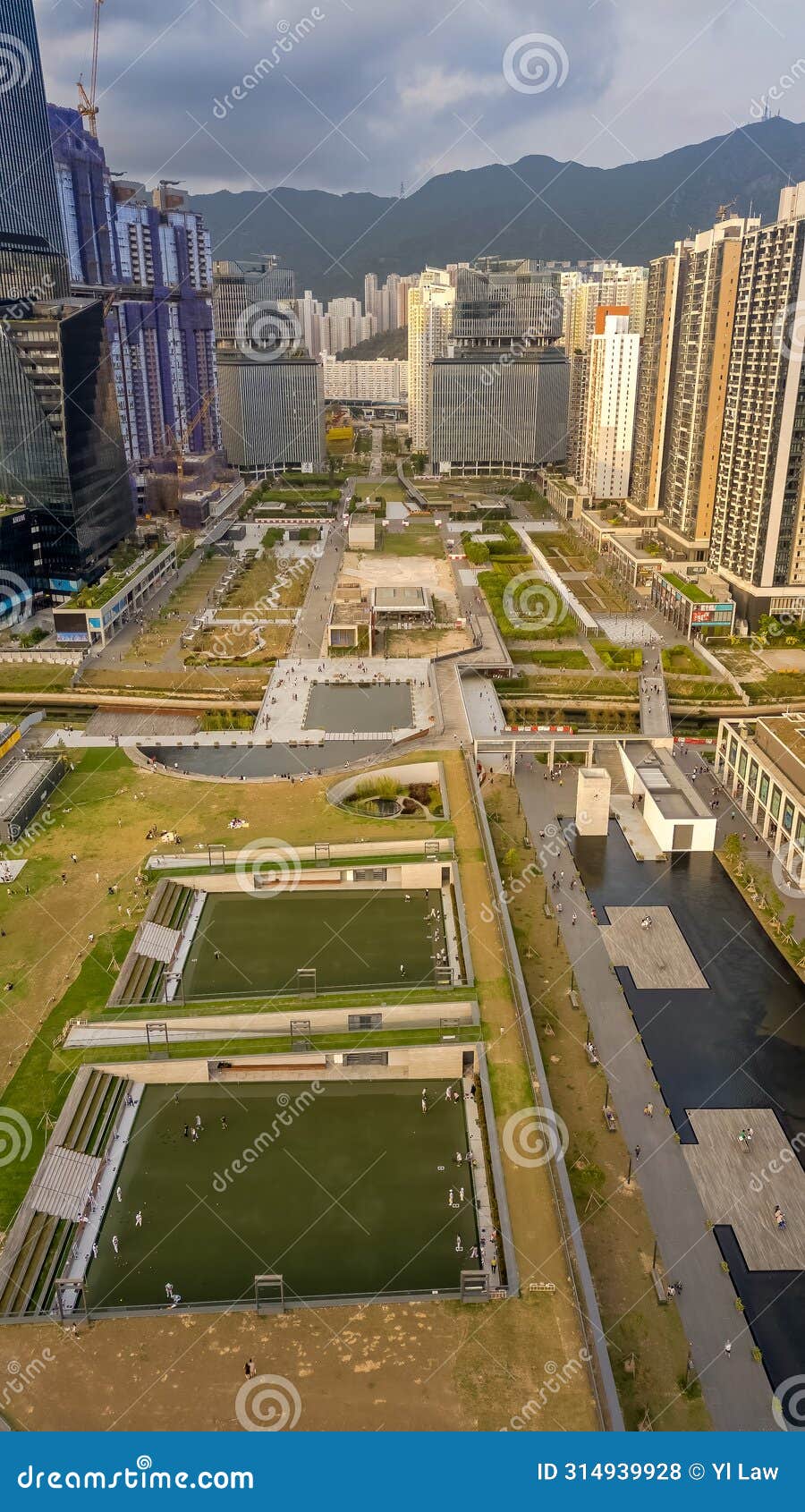 Kai Tak Station Square Y Kai Tak Avenue Park 14 De Abril De 2024 Foto de archivo editorial ...