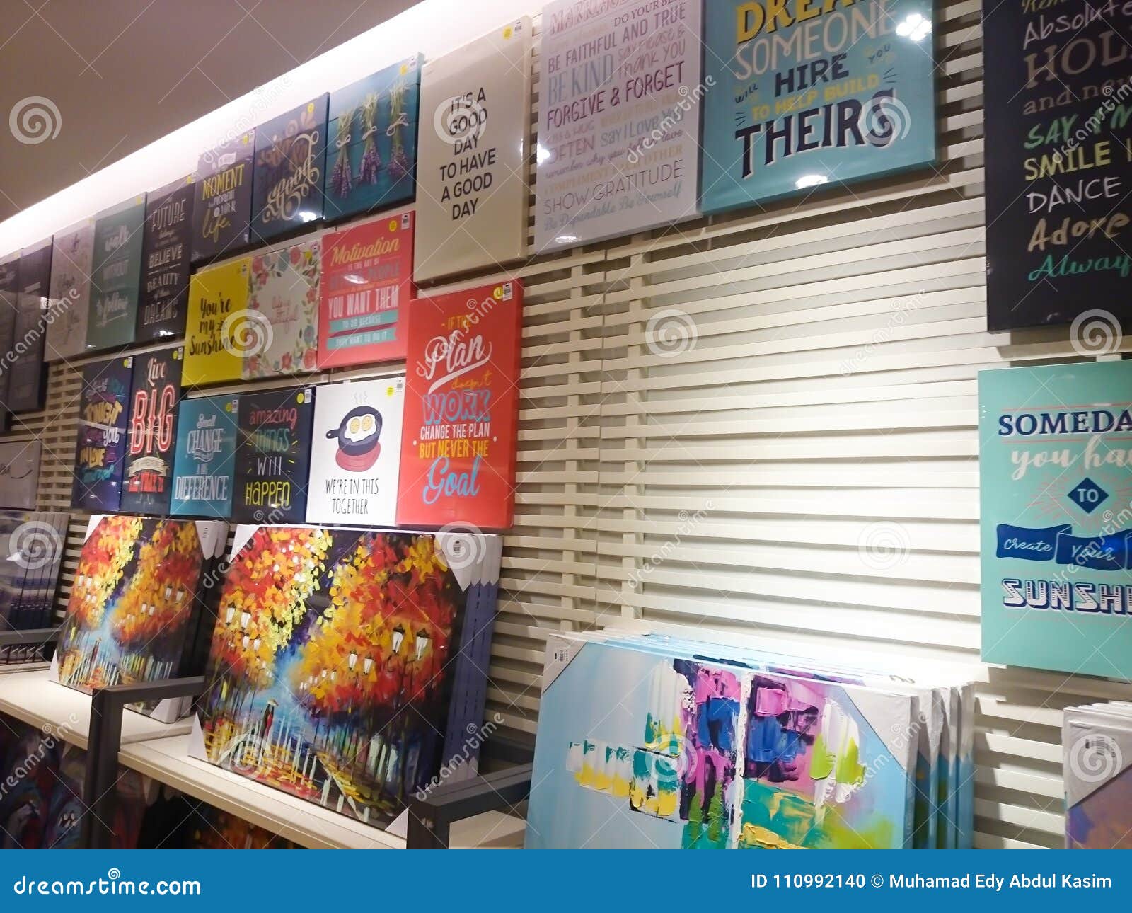 Kaison imagen editorial. Imagen de arte, regalo, minorista - 110992140