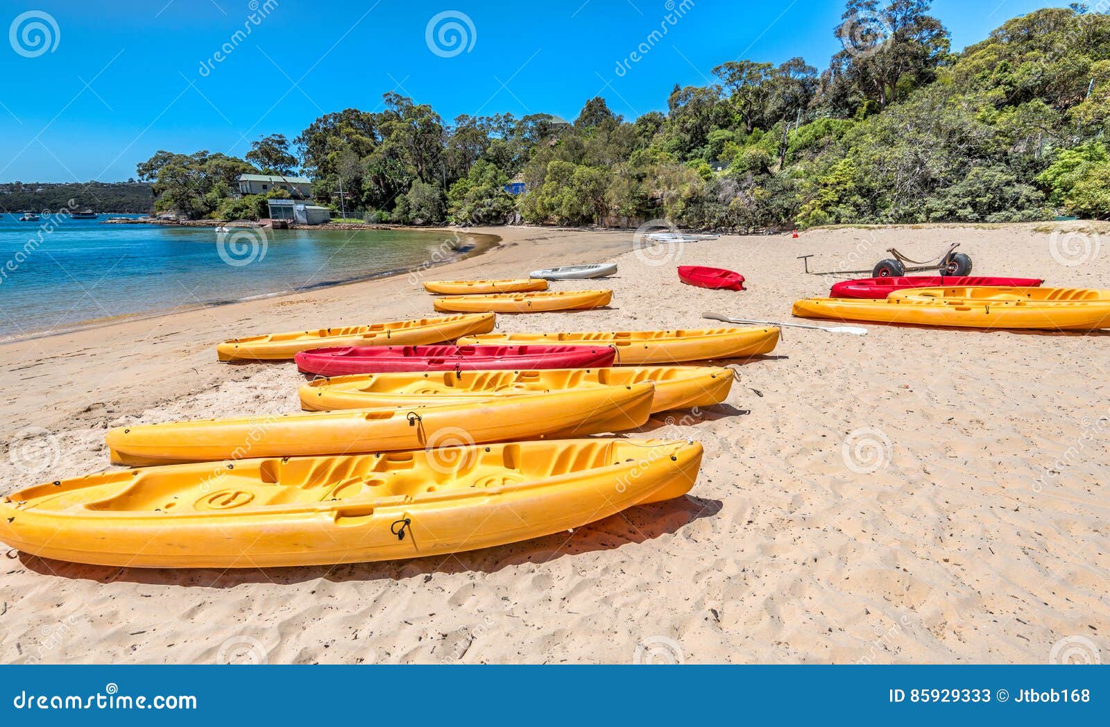 Kajaks imagen de archivo. Imagen de océano, equipo, aventura - 85929333