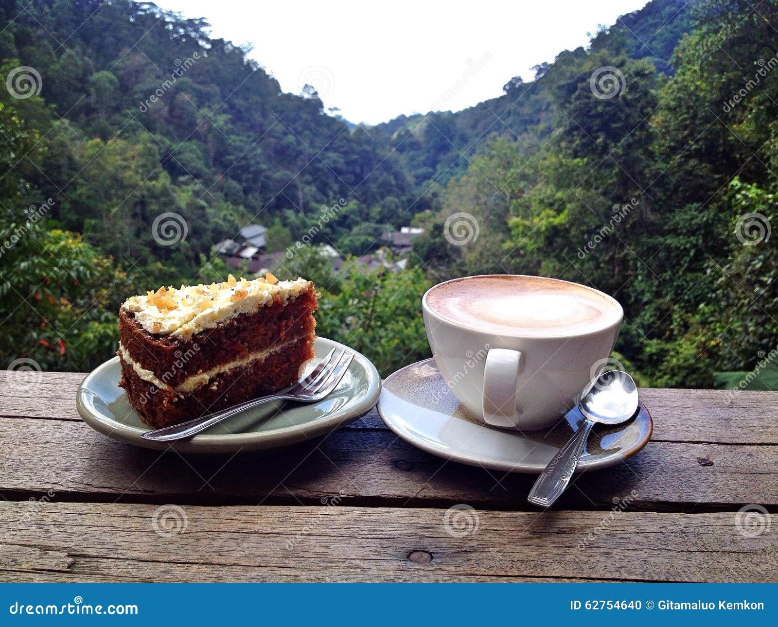 Kaka eller kaffe i kulle arkivfoto. Bild av kaka, järnhand - 62754640