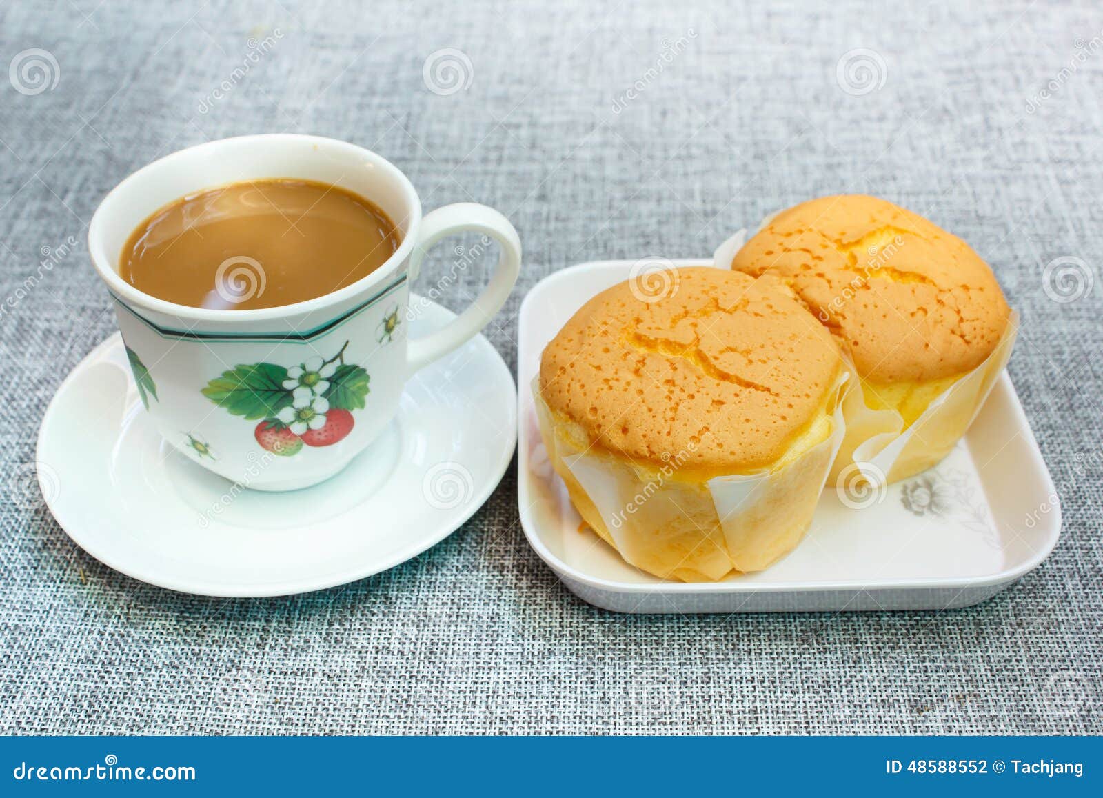 Kakor, mjuk kaka och kaffe arkivfoto. Bild av hemlagat - 48588552