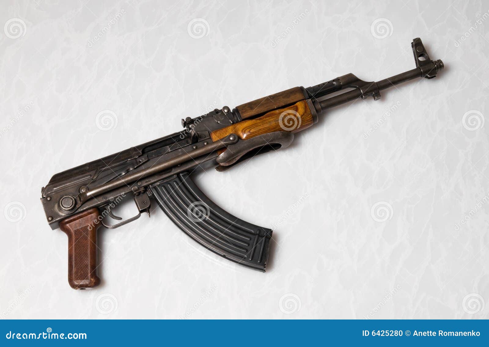 Kalachnikov photo stock. Image du violence, déclenchement - 6425280