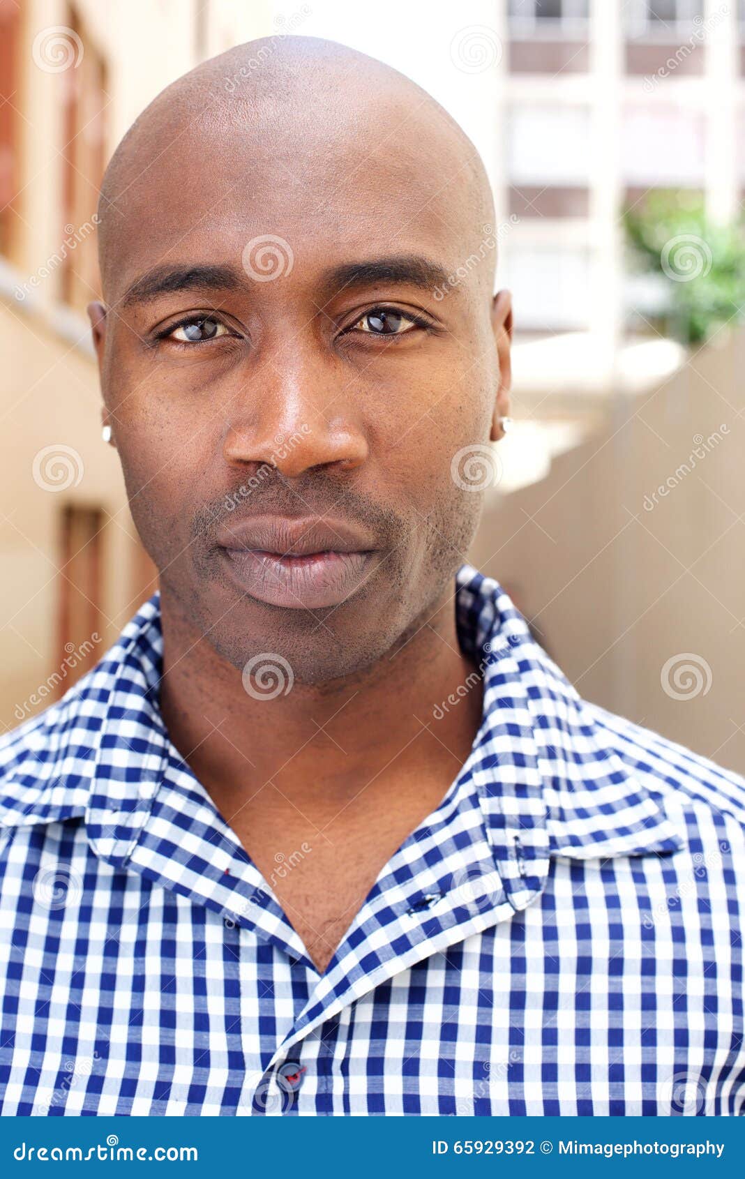 Kale Afrikaanse Amerikaanse Mens Stock Foto - Image of volwassen ...