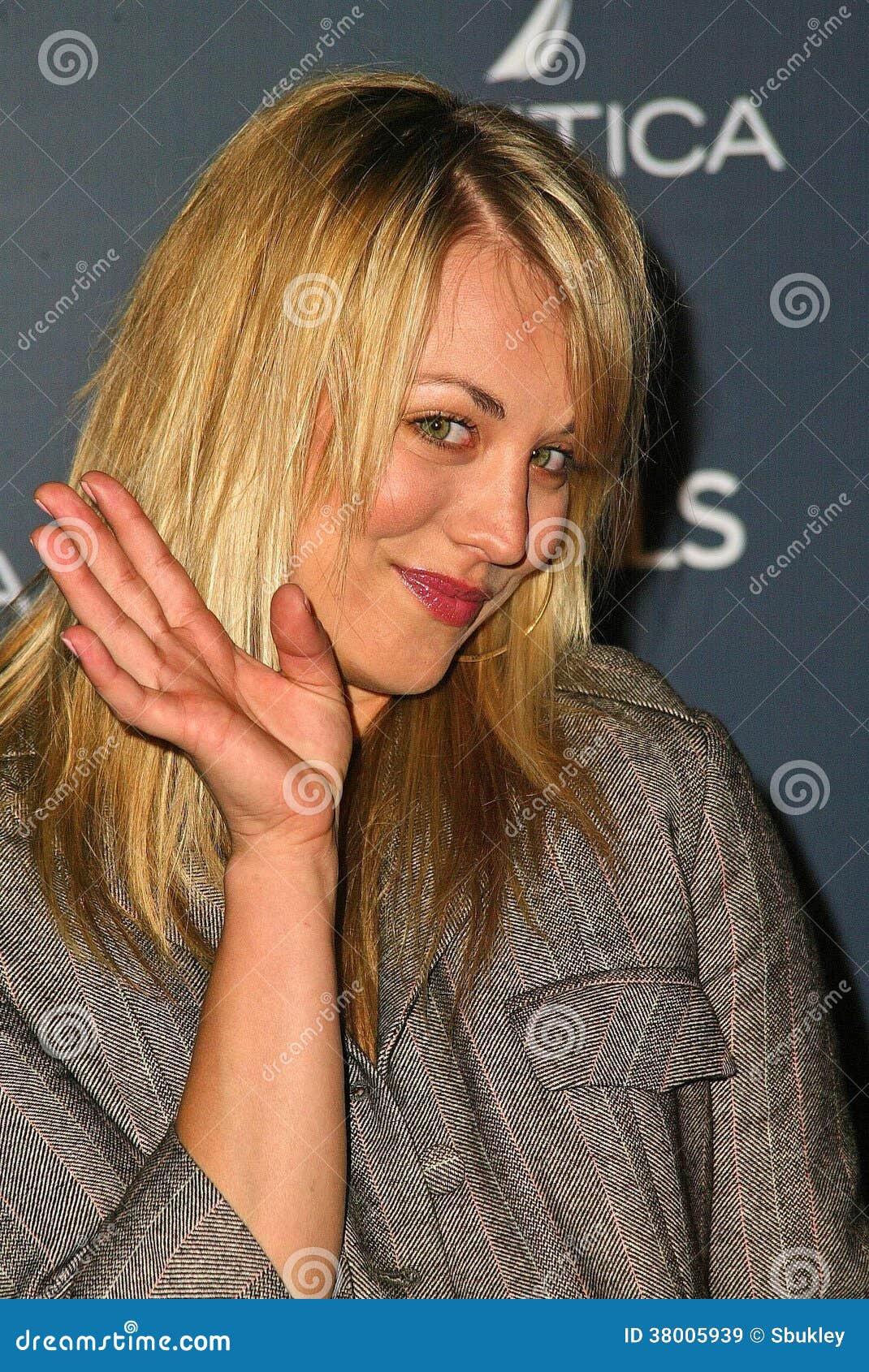 Kaley Cuoco editorial stock image. Image of kaley, cuoco - 38005939