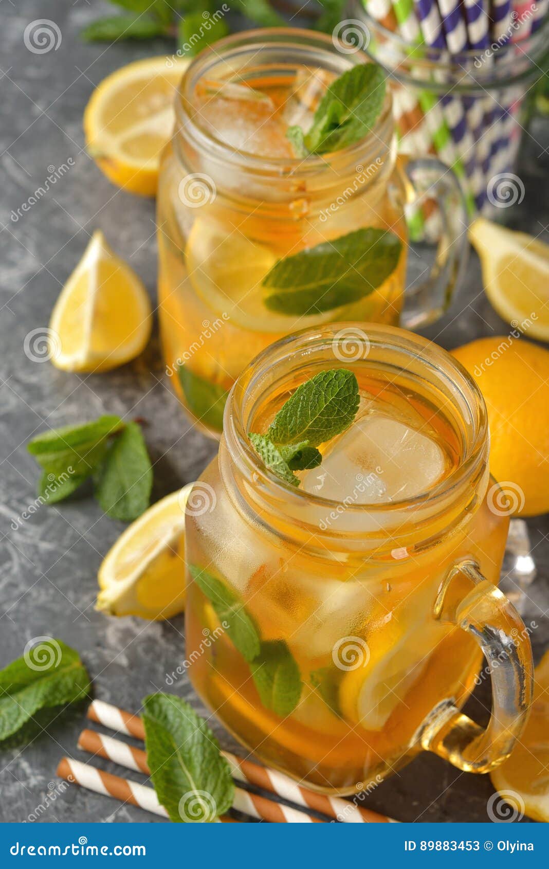 Kalter Tee Mit Zitrone Und Minze Stockbild - Bild von erneuern ...