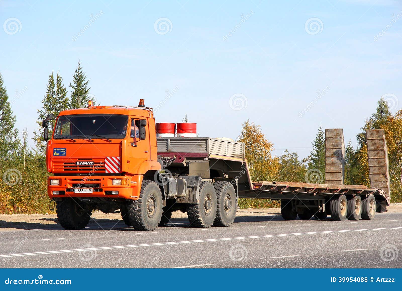 KAMAZ 65221 redactionele stock foto. Image of aanhangwagen - 39954088