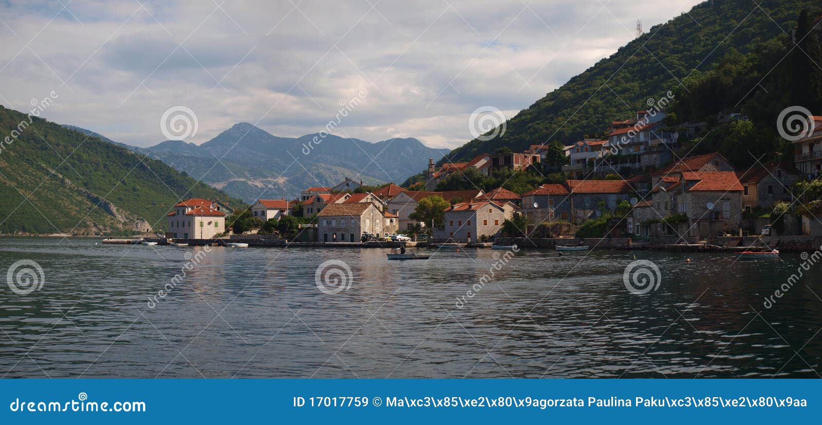 Kamenari, Montenegro stock afbeelding. Image of bergen - 17017759