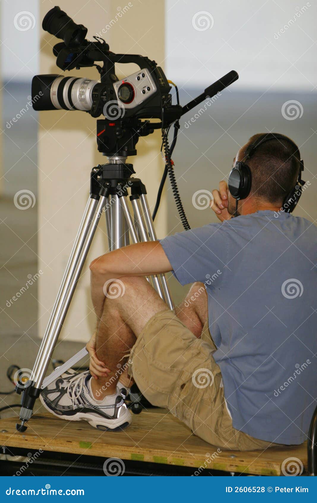 Kameraman som tean videoen arkivfoto. Bild av manlig, kamera - 2606528