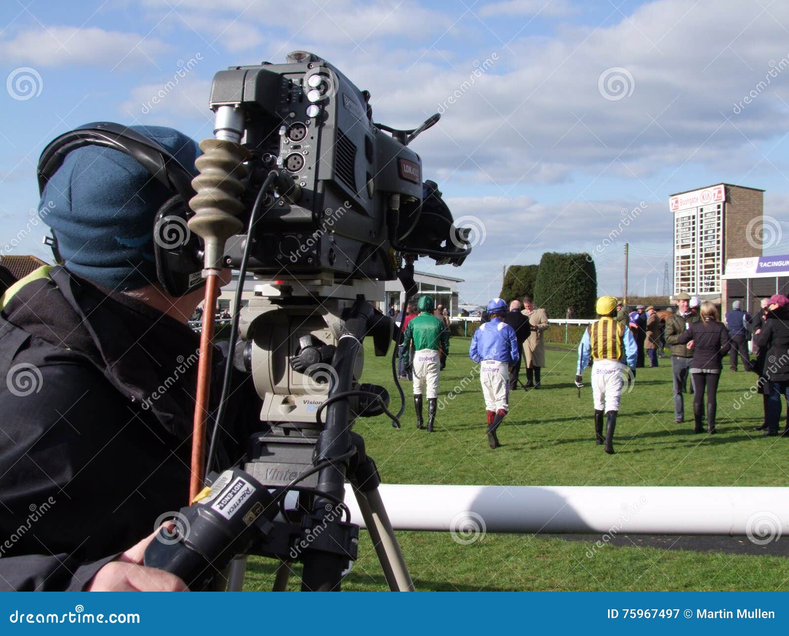 Kameramann at Races redaktionelles stockfotografie. Bild von stativ ...