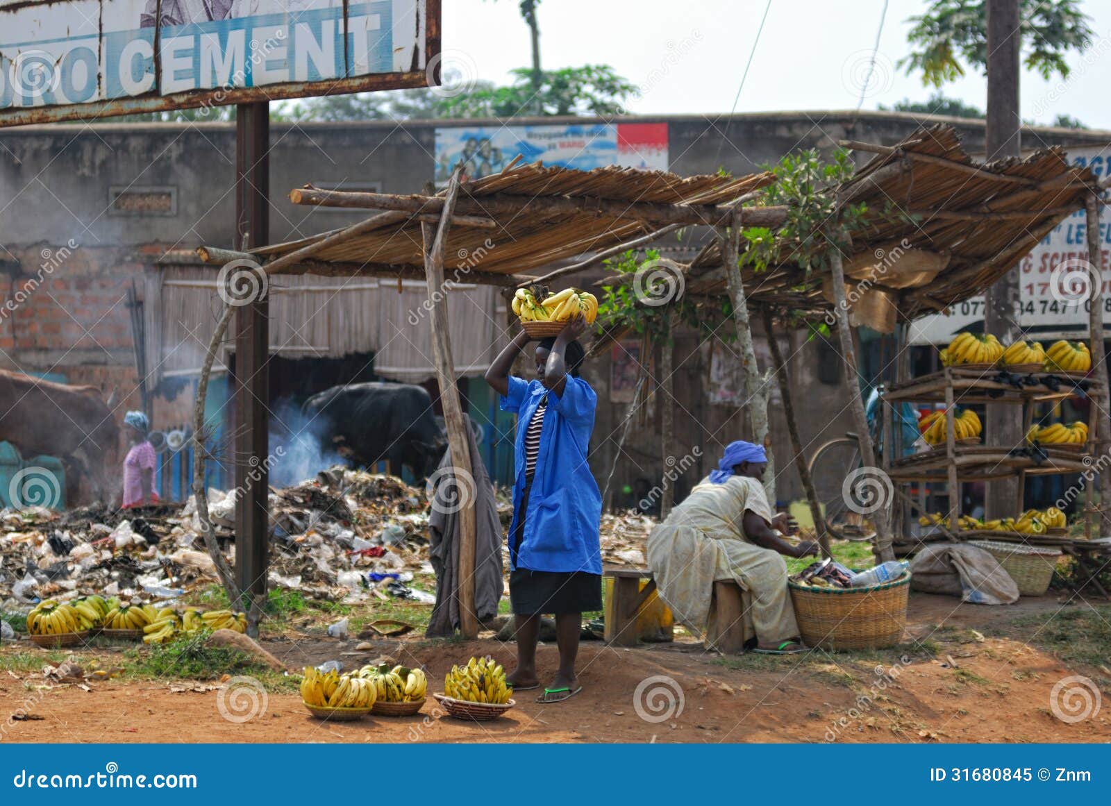 Kampala slamsy, Uganda obraz editorial. Obraz złożonej z ludzie - 31680845