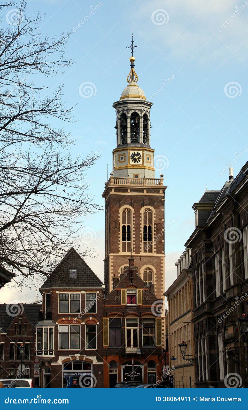 Kampen redactionele foto. Image of handen, stad, klok - 38064911