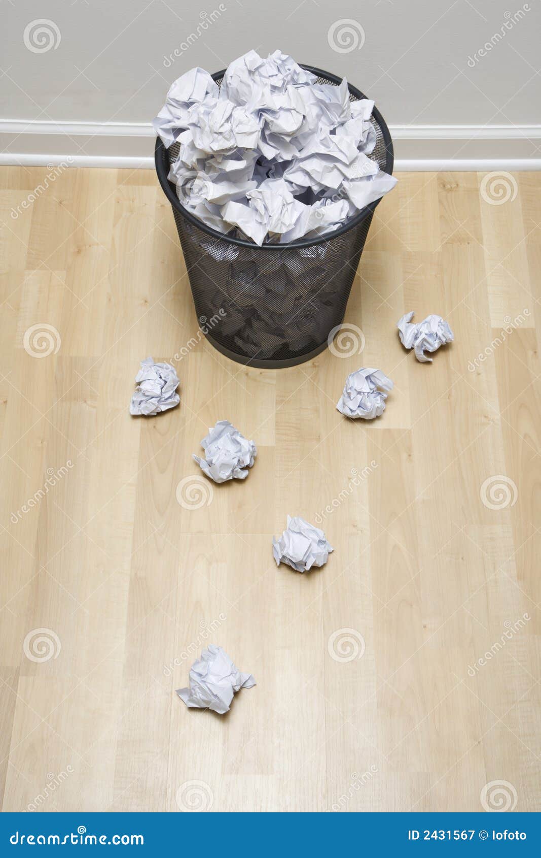 Kan paper avfall fotografering för bildbyråer. Bild av papper - 2431567