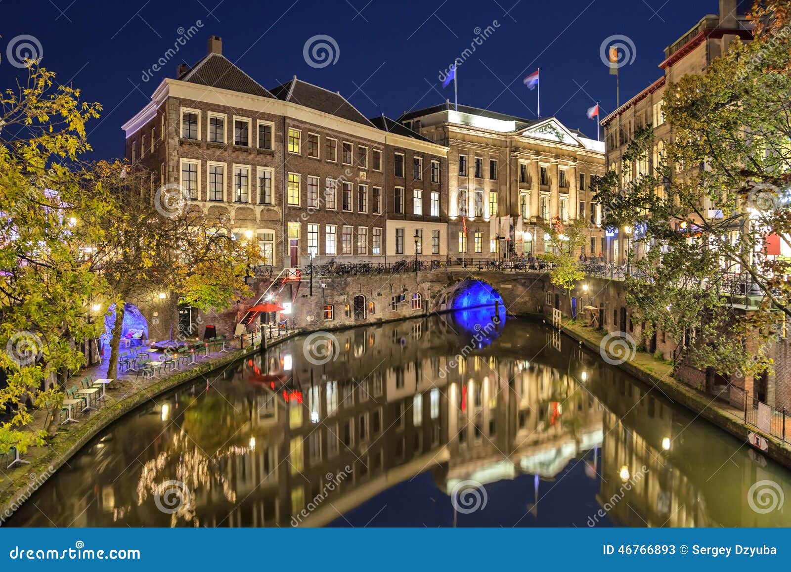 Kanaal in Het Historische Centrum Van Utrecht in De Avond Stock ...