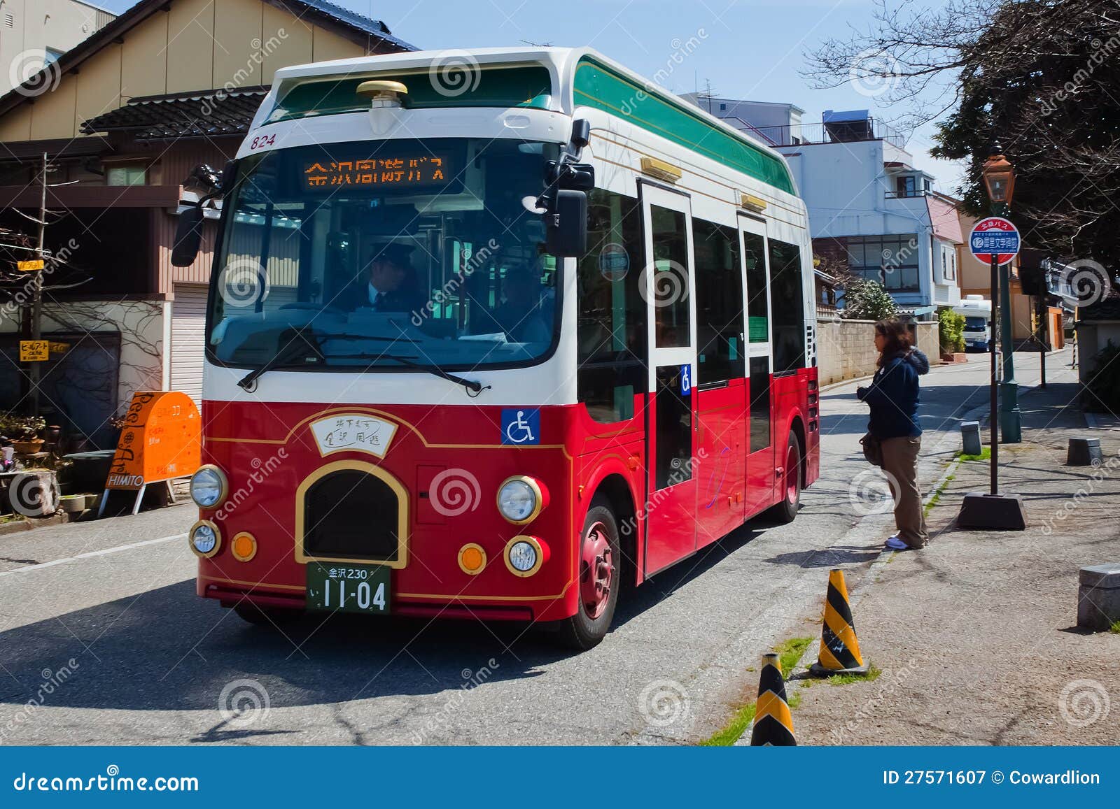 Kanazawa Loop Bus editorial photography. Image of vintage - 27571607
