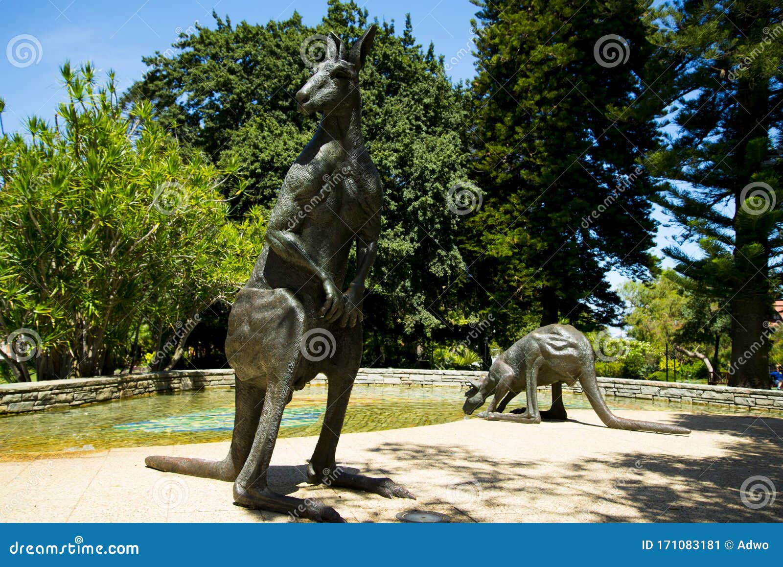 Kangaroos Statue editorial photo. Image of decoration - 171083181